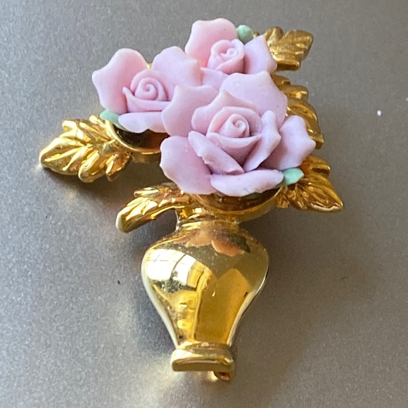 Avon | Jewelry | Signed Avon Dimensional Rose Flower Vase Brooch Pin ...